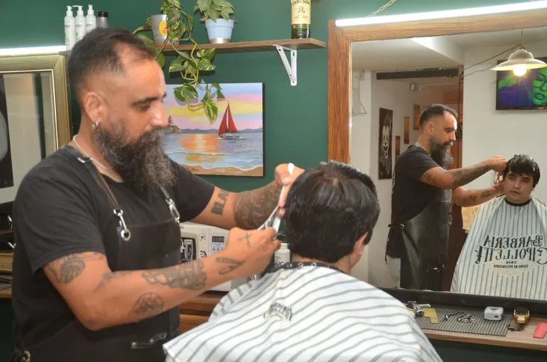 El boom de las barberías cipoleñas: precios y la vuelta de un clásico ...