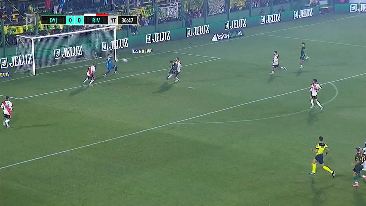 Video: el atajadón de Centurión en el empate de River