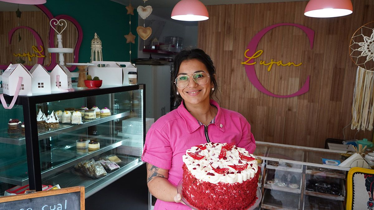 Transformó el garage de su casa en La Postrería de la región
