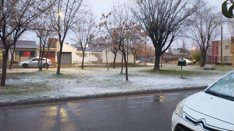 Las mejores fotos de la nieve en Cipolletti y la zona