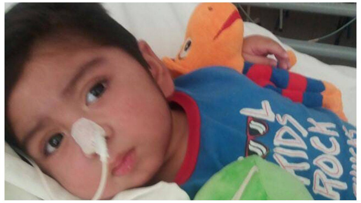 Piden ayuda para la familia de Carlitos, un bebé internado en el ...
