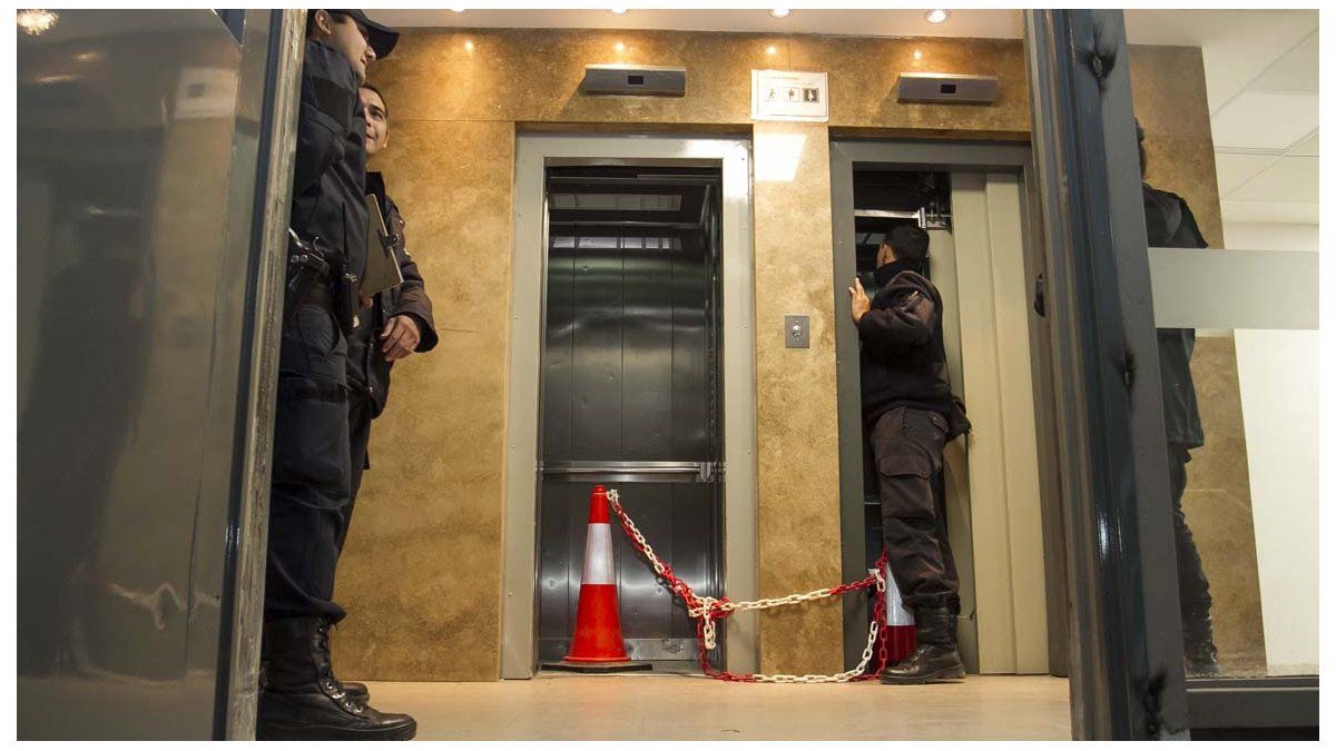 El ascensor del edificio municipal cayó del octavo piso: hay cuatro ...