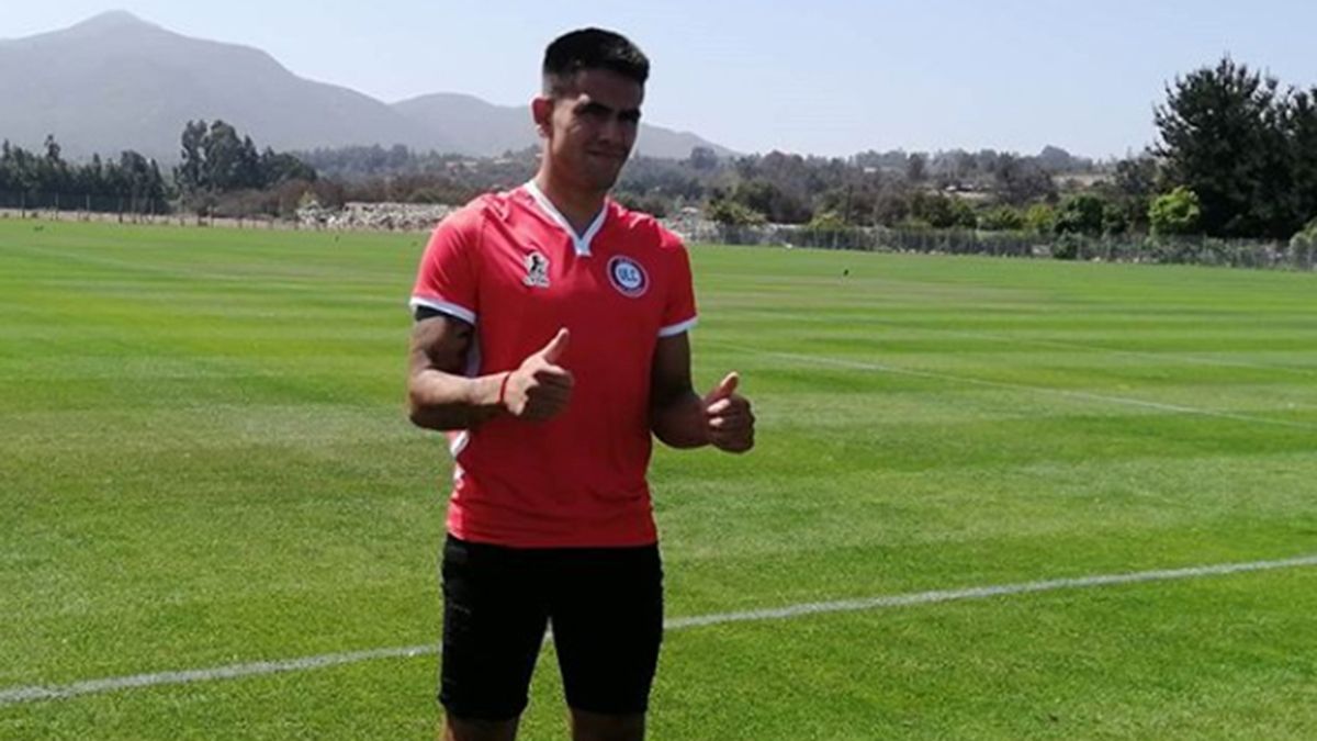 Elvis Hernández ya firmó con Unión La Calera