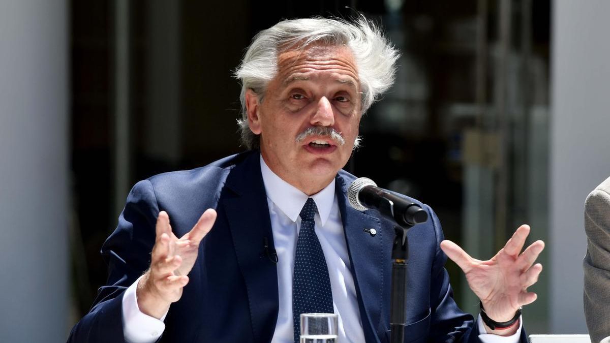 Las redes sociales se llenan de memes tras el anuncio de Alberto Fernández