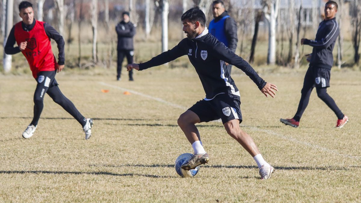 Cipolletti visitará a Olimpo en un duelo con historia: Hora y TV
