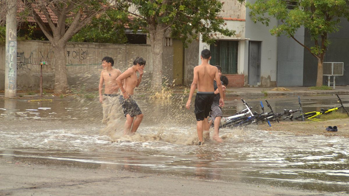 Tras la lluvia, baja el calor y llega el viento a Cipolletti