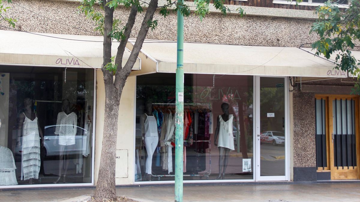 Saquearon un local de ropa femenina en pleno centro