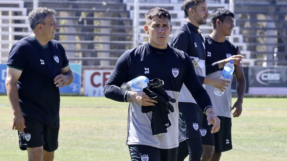 Alex Verón volvió a Cipo y quiere ser el arquero en el Federal A