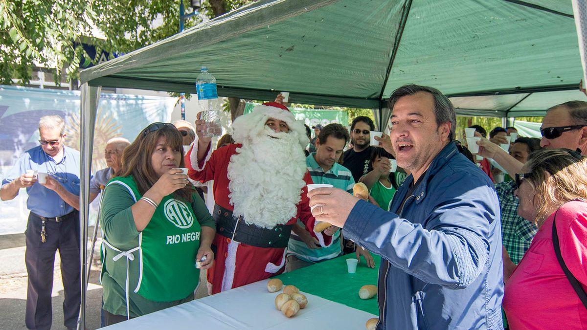 Brindis con agua y pan de la CTA para despedir el año